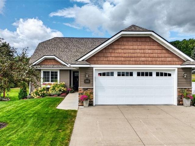 2168 Saint Andrews Dr, Altoona, WI 54720