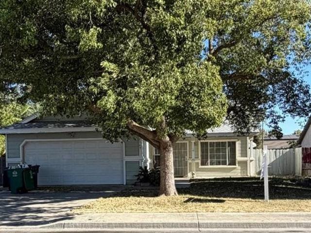 2169 Laguna Way, Los Banos, CA 93635