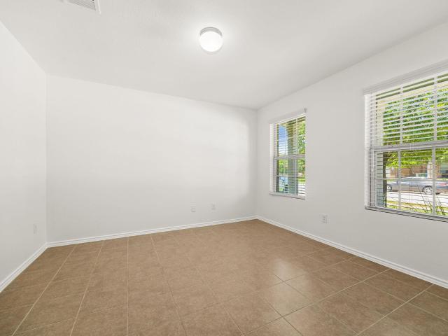 21609 Gallus Dr