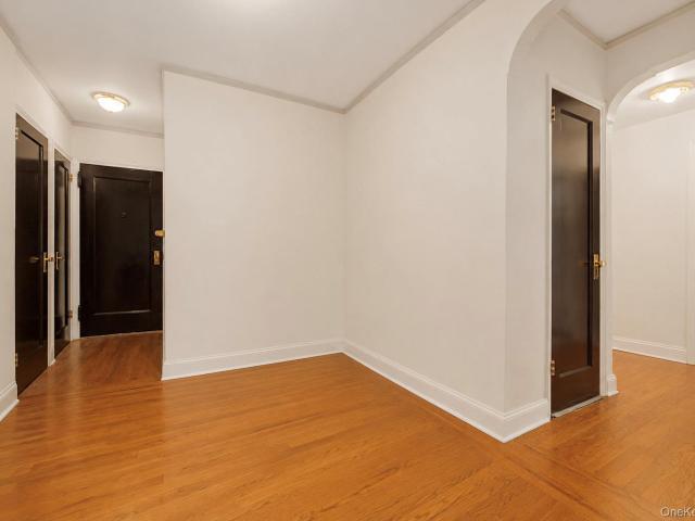 2160 Bronx Park E 1F