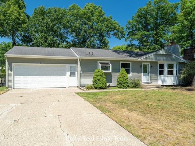 2160 Garland Dr, Norton Shores, MI 49441