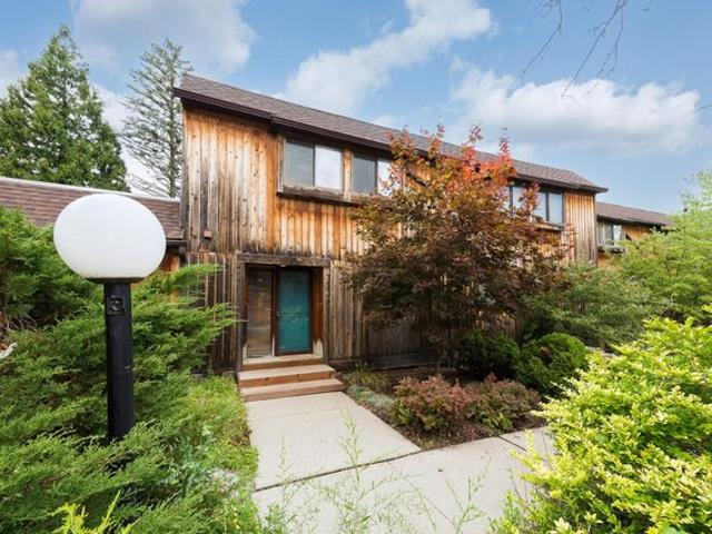 2161 Pauline Ct, Ann Arbor, MI 48103