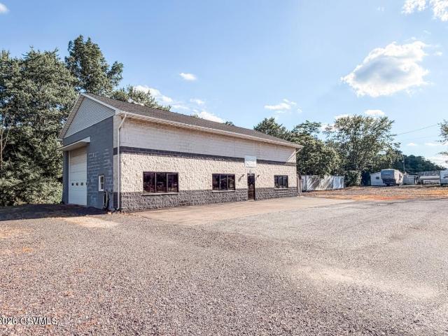2162 MONTOUR Boulevard