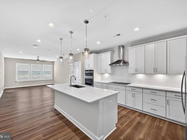 21630 Hawksbill High Cir Unit 405, Sterling, VA 20164