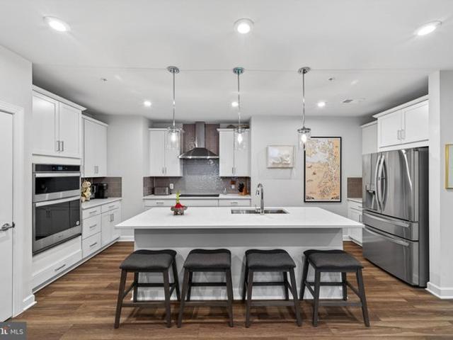 21630 Hawksbill High Cir Unit 204, Sterling, VA 20164