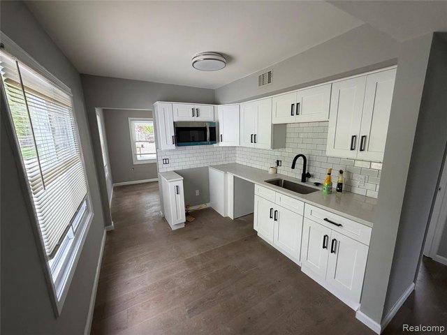 21631 Colgate St, Farmington Hills, MI 48336