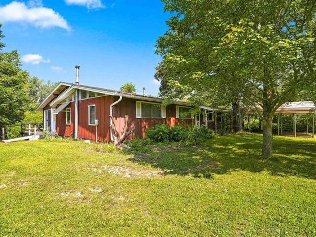 21635 Walnut Ave, Shell Rock, IA 50670