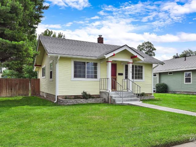 216 14th Ave S