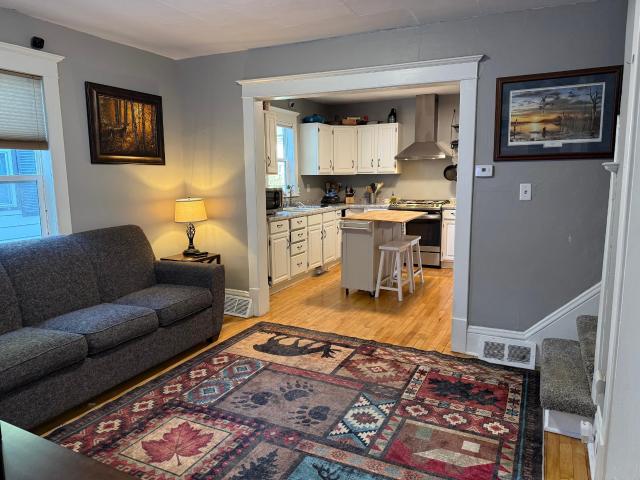 216 2nd Street NW