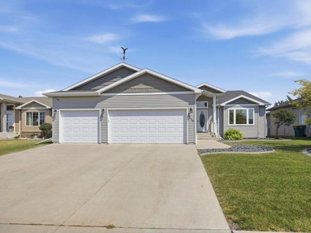 216 30th Ave E, West Fargo, ND 58078