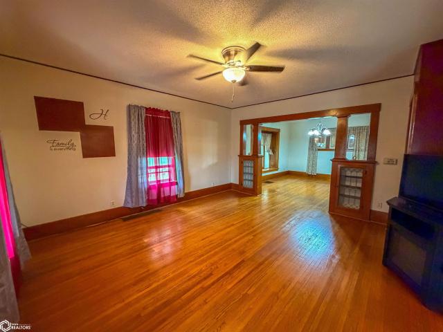 216 4th Street NE