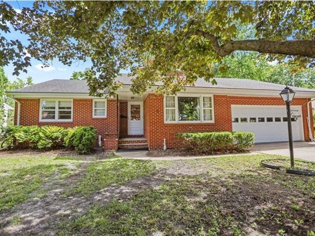 216 8th Ave SE, Waseca, MN 56093