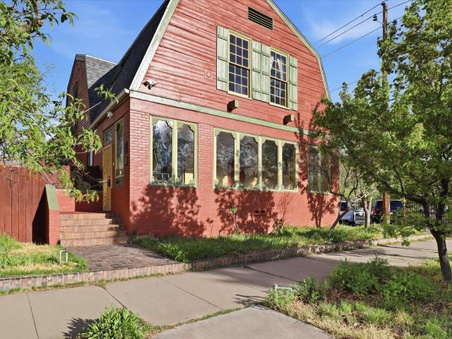 216 9th Street NW