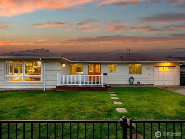 216 Caspers St, Edmonds, WA 98020 | MLS #2500 | Compass