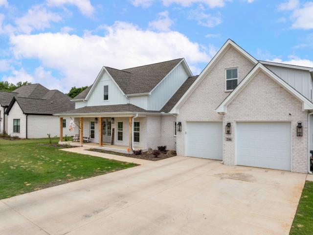 216 Chestnut Oak Dr