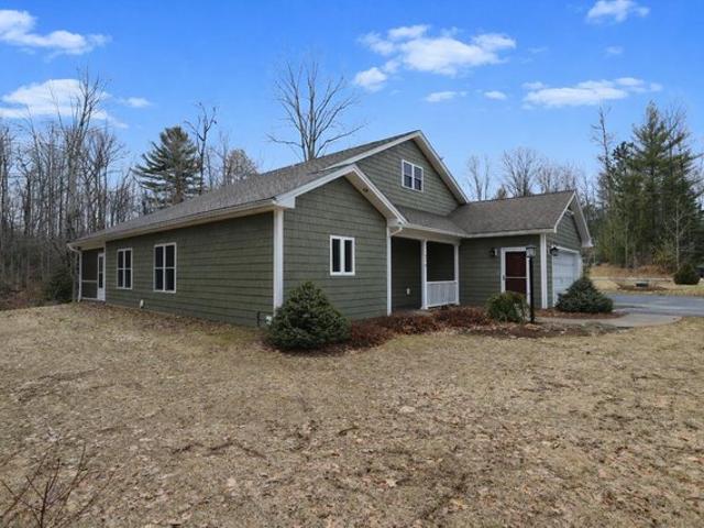 216 Cherry Ln, Newport City, VT 05855