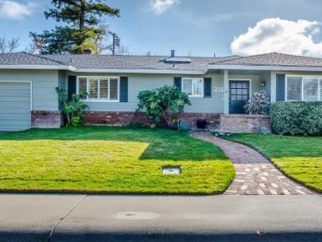 216 Cypress Dr, Woodland, CA 95695