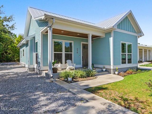 216 Ballentine St, Bay Saint Louis, MS 39520