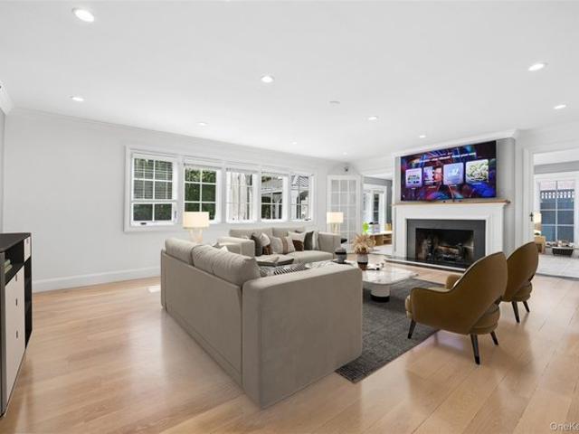 216 Beverly Rd, Douglaston, NY 11363