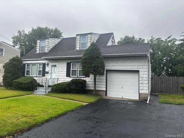 216 Bergen Ct, Copiague, NY 11726