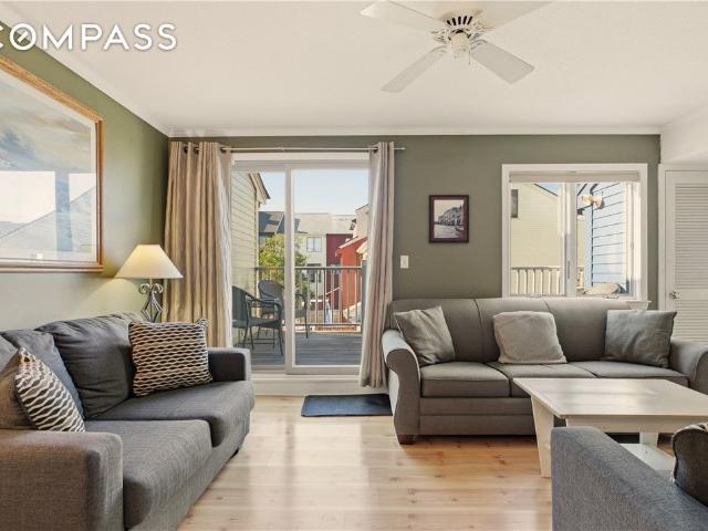 216 Goddard Row, Newport, RI