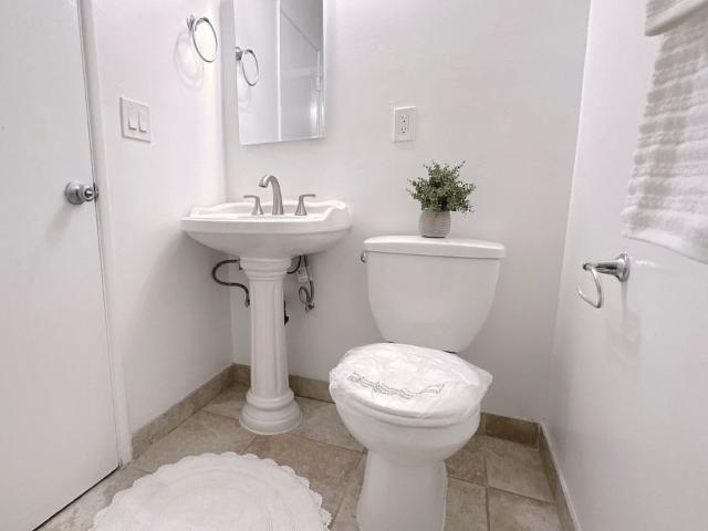 216 Gale Dr 2 Bedroom Apartment for Rent at 216 S Gale Dr, Beverly Hills, CA 90211 Beverly Hills