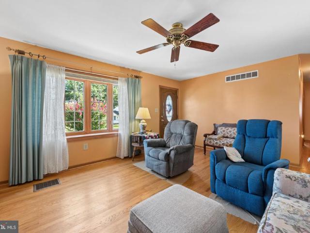 216 Glade Boulevard