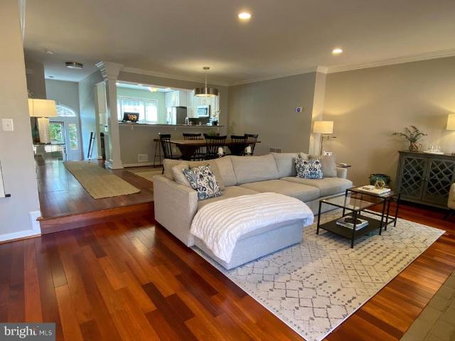 216 Gretna Green Court