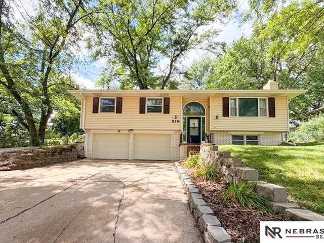 216 Douglas Dr, Bellevue, NE 68005