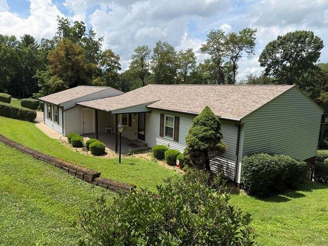 216 Debbie Ann Dr, Wheeling, WV 26003