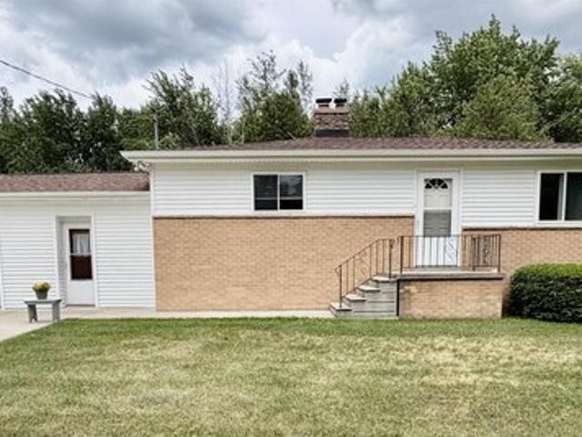 216 E 8th St, Pinconning, MI 48650