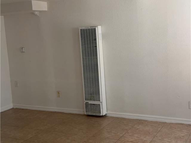 218 E 25th