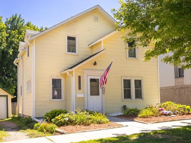 216 E 3rd St, Chaska, MN 55318