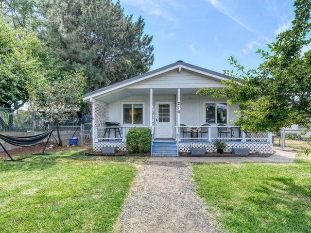 216 E Washington St, Athena, OR 97813
