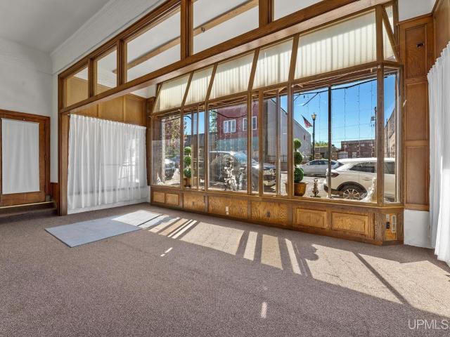 216 E Aurora Street