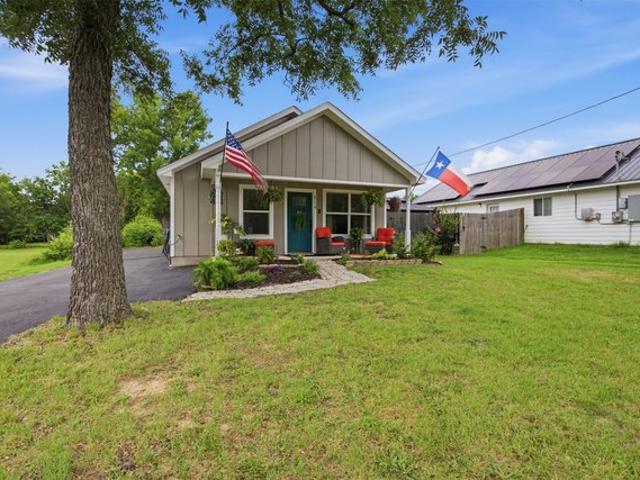 216 E Clay St, Bowie, TX 76230