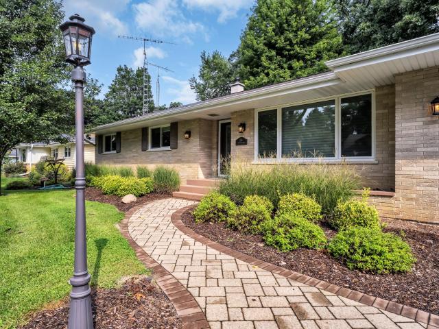 216 E Elm St