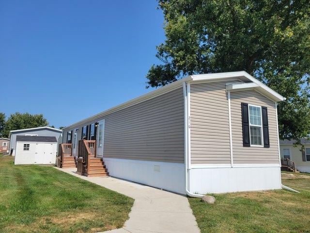 216 E Glengarry Ct, Highland, MI 48357