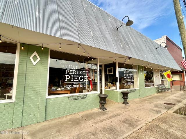216 E Marion Avenue