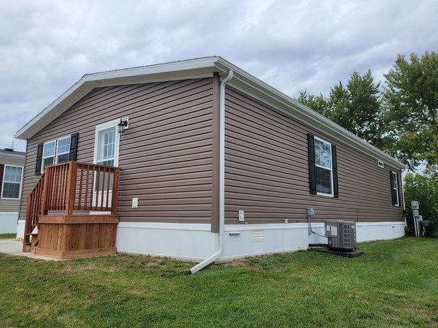 216 E Ross Ct, Highland, MI 48357