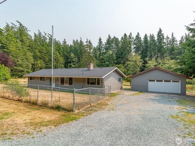 216 E Sleeper Rd, Oak Harbor, WA 98277