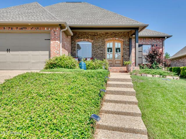 216 Emerald Circle