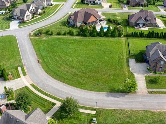 216 Hutchins Camp Trce, Clarksville, TN 37043