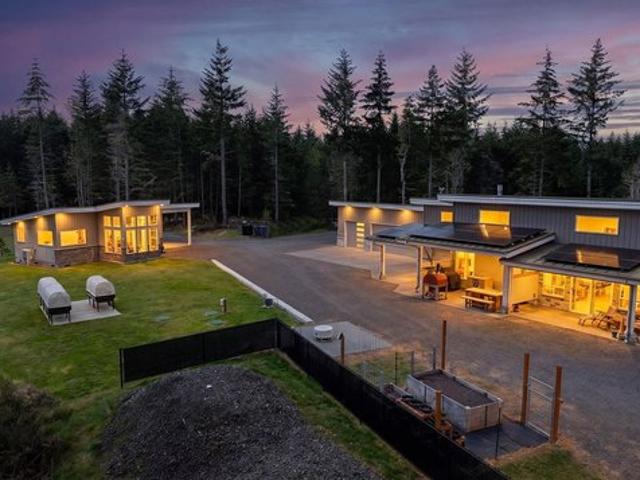216 Huckleberry Hill Dr, Port Angeles, WA 98363