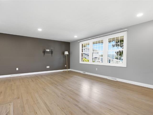 216 Oak Heights Dr