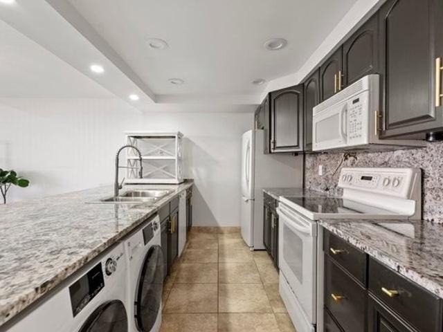 216 Old Meadow Way, Palm Beach Gardens, FL 33418