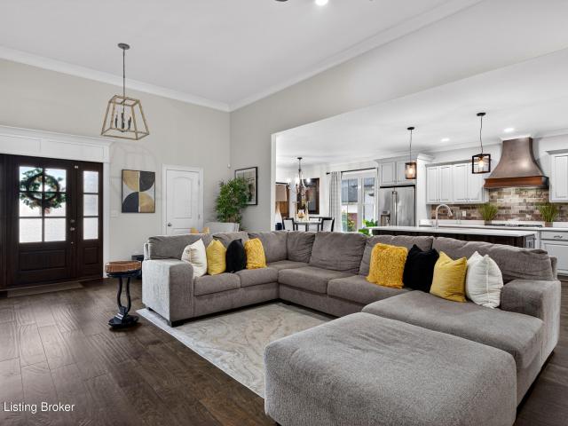 216 Locust Park Pl