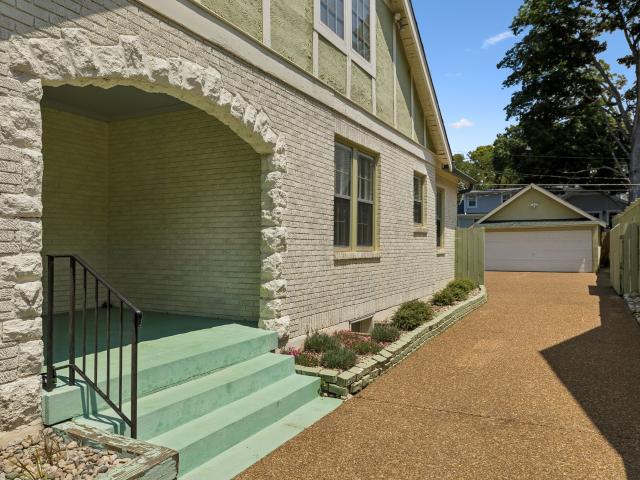 216 Lauderdale Rd
