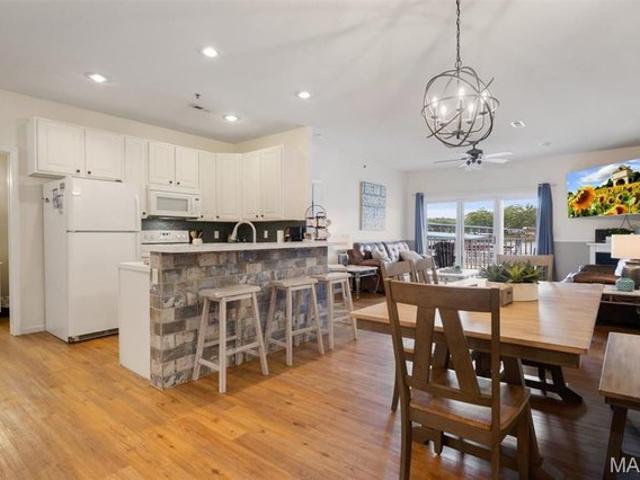 216 Lakeview Resort Blvd Unit 1B, Sunrise Beach, MO 65079