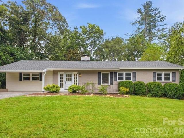 216 Lyndale Rd, Hendersonville, NC 28739